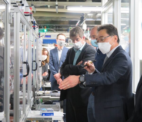 ドイツの水素・燃料電池機構（NOW）とNEDO関係者らご一行が本センターを視察されました | 水素・燃料電池ナノ材料研究センター